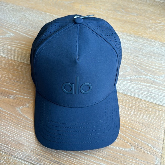 ALO Yoga | Accessories | Unisex Alo Performance District Trucker Hat ...